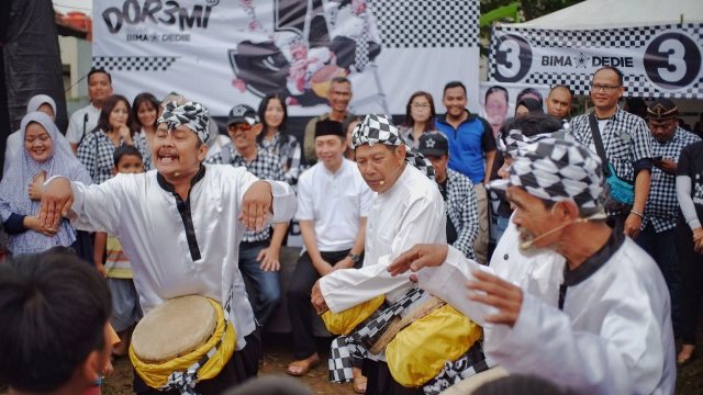 Warga Mendukung Bima - Dedie Melestarikan Reog Sunda, Berita Informatif ...
