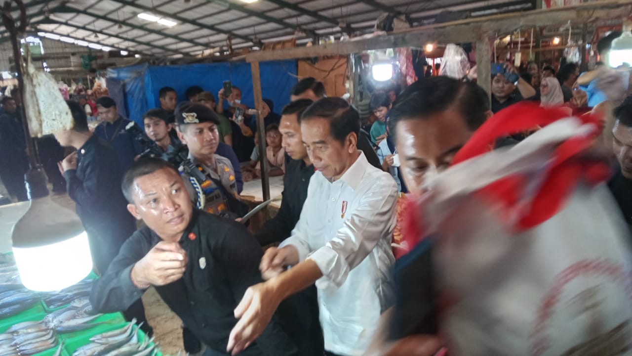 Jelang Idul Adha Jokowi Tinjau Harga Sembako di Pasar Parung dan Gunung Sindur, Berita ...