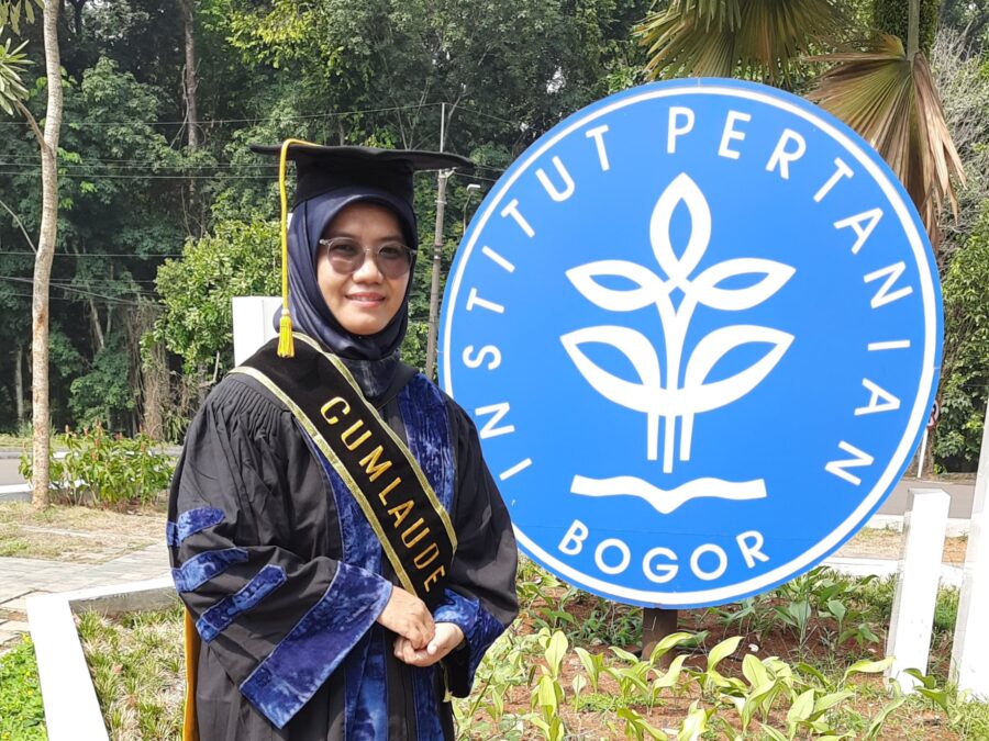 Dr. Wage Ratna Rohaeni: Kisah Sukses Doktor Terbaik dan Tercepat dari ...